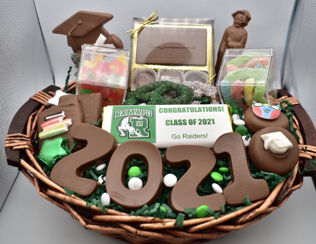 Class of.. Round Basket – Meyers House of Sweets